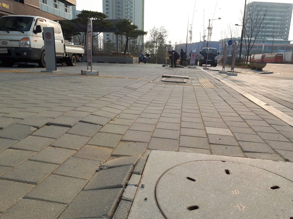 주차장 바닥 보도 블럭 침하로 인한 인도 블록 화단 경계석 보수 공사 서울 인천 경기 조경 네이버 블로그
