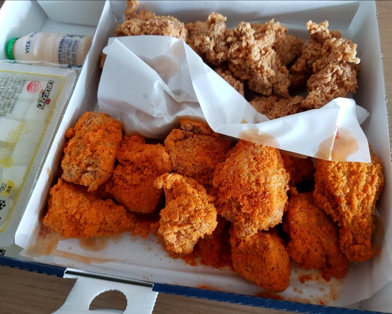 네네치킨 매콤치즈스노윙 순살후라이드 반반 맛있는 조합 네이버 블로그